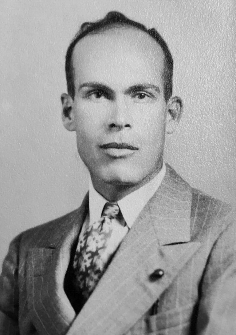 Biography - Leon Polk Smith Foundation